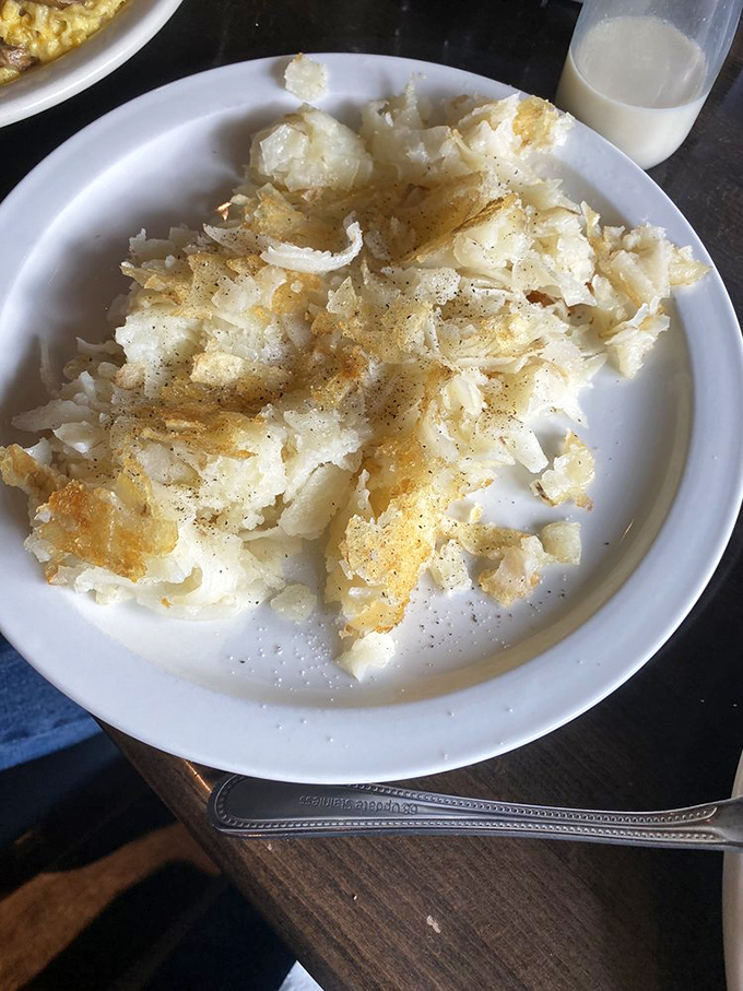 Golden hash browns that crackle with each forkful. This supporting actor deserves its own Oscar for the crucial role it plays in every Buffalo Pie.