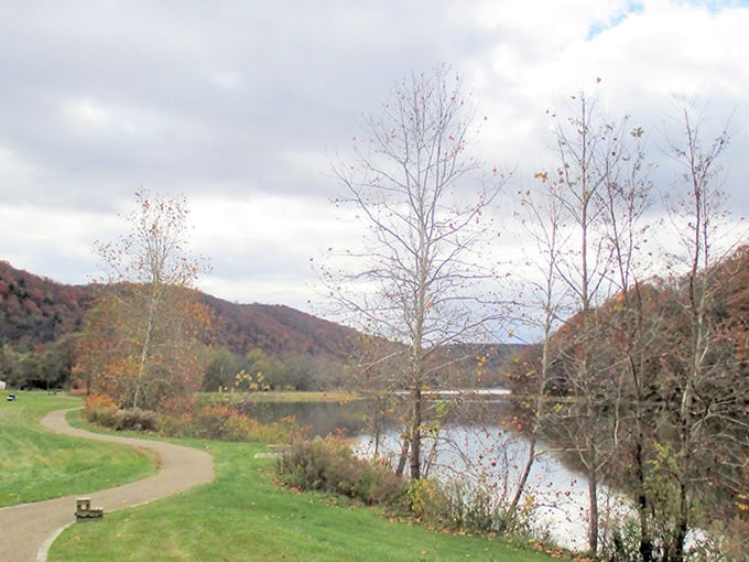 Riverside walking paths that invite contemplation. Here's where you'll remember what birdsong sounds like without having to use a meditation app.