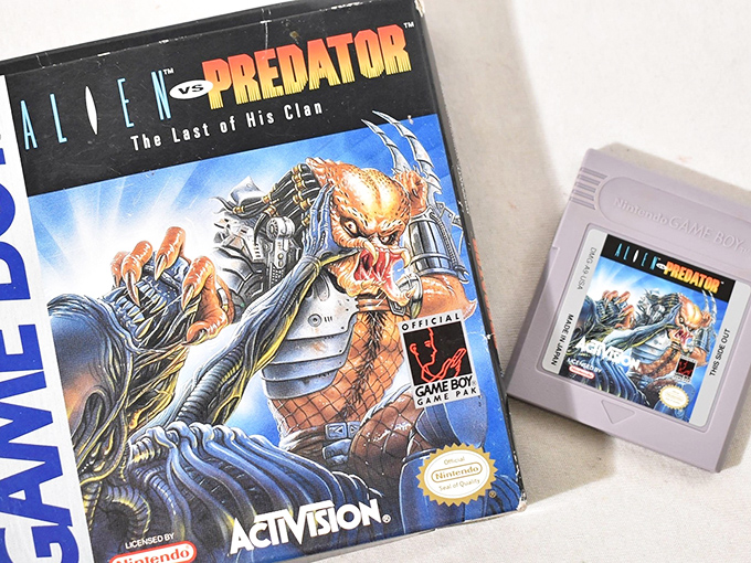 Retro gaming gold! This Alien vs. Predator Game Boy cartridge proves one shopper's discard is another's nostalgic jackpot.