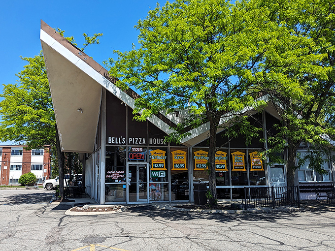 Bell's distinctive A-frame roof is architectural pizza poetry – form following function to house some of East Lansing's finest pies.