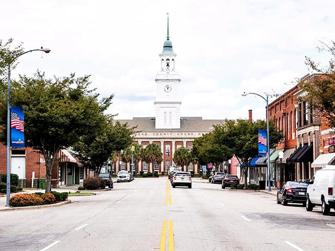 Bennettsville's courthouse stands proud, as if to say, "Yes, I'm photogenic from every angle, thank you for noticing."