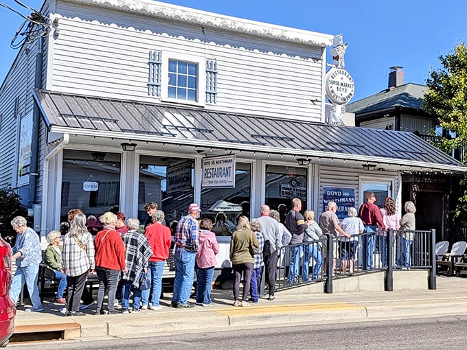 The line outside Boyd & Wurthmann isn't just for show&mdash;it's a parade of people who know that good things come in small, unassuming packages.