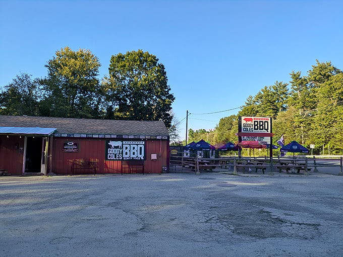 Goody Coles embraces that rustic roadside charm. The kind of place where calories don't count and sauce stains are badges of honor.