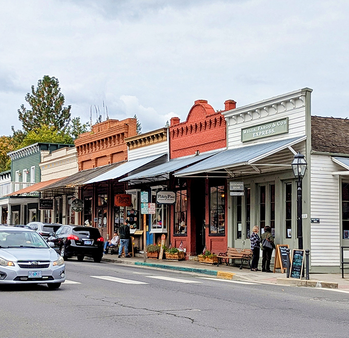 Jacksonville's Old West storefronts aren't just for show &ndash; real shops and cafes fill these gold rush era buildings.