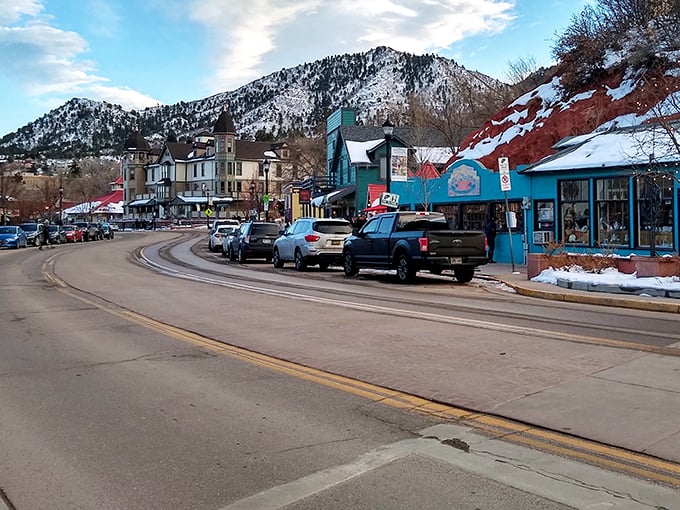 Manitou Springs&rsquo; mountain backdrop proves that natural beauty and reasonable living costs can go hand in hand for retirement.