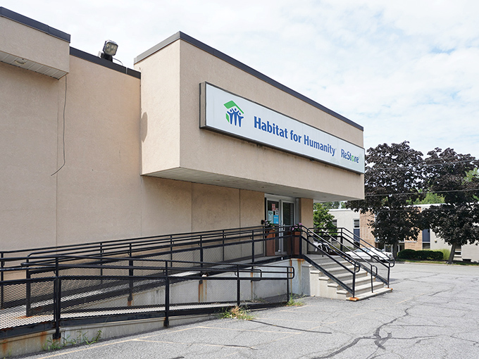 Those welcoming glass doors open to reveal furniture finds that'll make decorators weep.