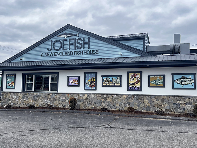 A roadside seafood oasis! Joe Fish proves you don't need ocean views to serve spectacular lobster rolls.