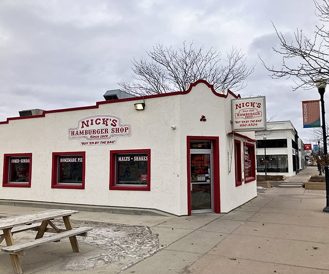 Winter can't keep the burger faithful away&mdash;this tiny landmark has warmed Brookings bellies for generations.