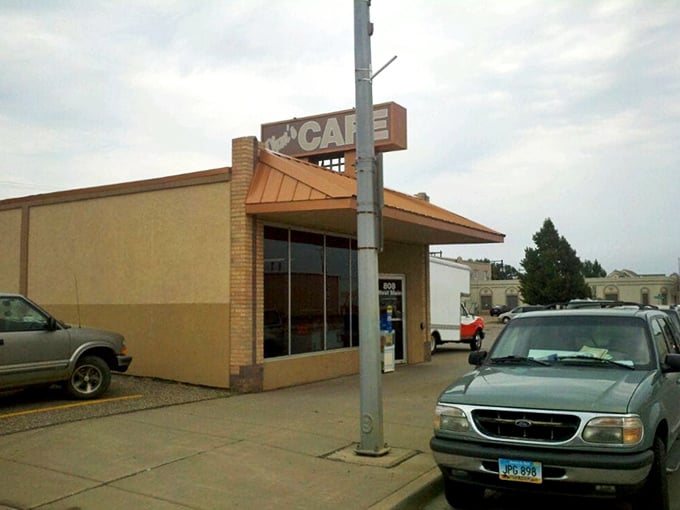 The unassuming entrance to Ohm's Cafe is like that quiet classmate who turned out to be the most interesting person at the reunion.