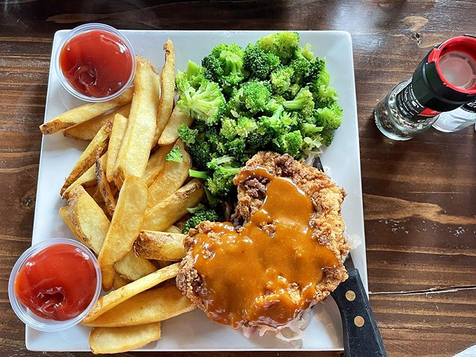 When broccoli looks this appetizing alongside golden fries and saucy protein, you know you're somewhere special.