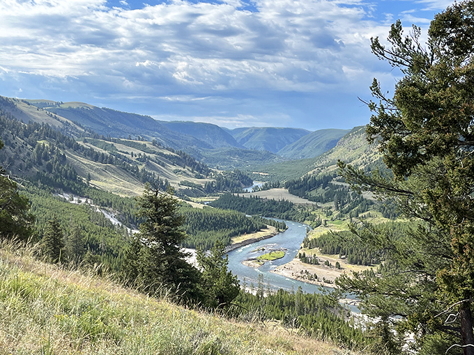 Paradise Valley earned its name honestly&mdash;the Yellowstone River carving through mountains like nature's perfect brushstroke.