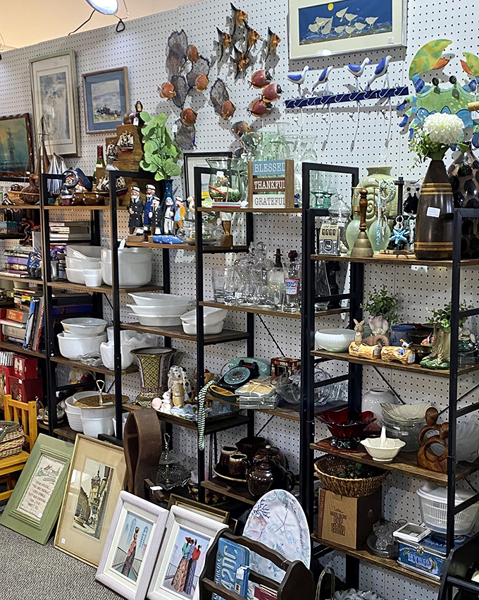 From nautical-themed art to inspirational signs, this booth has coastal charm in spades. "Blessed, Thankful, Grateful"&mdash;words to shop by.