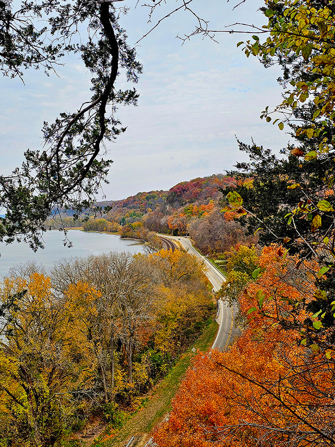 The Great River Road in autumn glory&mdash;where every curve reveals a new palette of colors that would make Bob Ross reach for his happy little brushes.