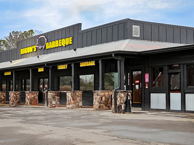 Bigun's bold black exterior with stone accents means business. When your sign simply lists "Chicken, Ribs, Turkey, Sausage," you know they're focused on what matters.