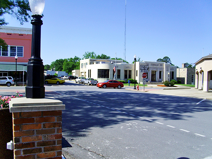 Monticello's sun-drenched downtown square offers small-town serenity with big-time savings. Notice how even the streetlamps seem to stand a little prouder here?