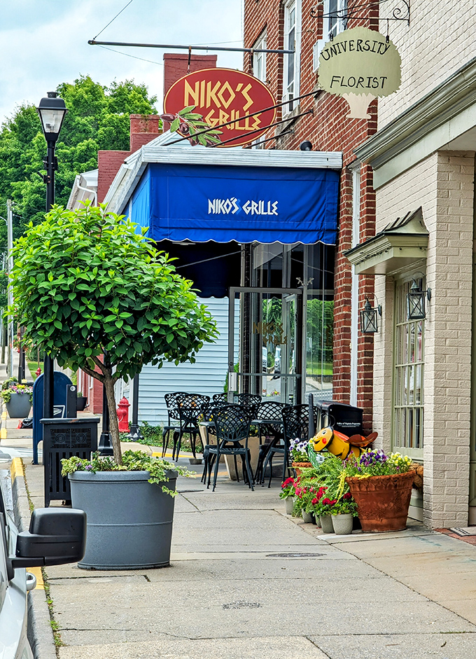 Greek meets Southern in this charming downtown spot where cultures collide over perfectly prepared country ham.