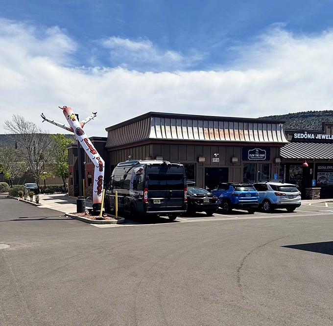 This cozy chicken shack brings Music City fire to red rock country with serious style.