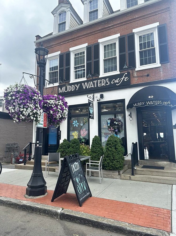 Hanging flower baskets and outdoor seating at Muddy Waters &ndash; because calories don't count when consumed in beautiful surroundings.