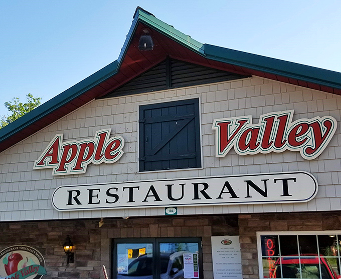 Apple Valley Restaurant promises comfort food in a setting that feels like the best parts of Americana, minus the kitsch.