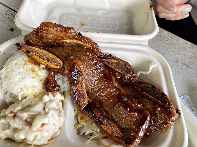 Kalbi short ribs that would make your grandmother jealous, served with the obligatory two scoops of rice and mac salad&mdash;Hawaii's holy trinity.