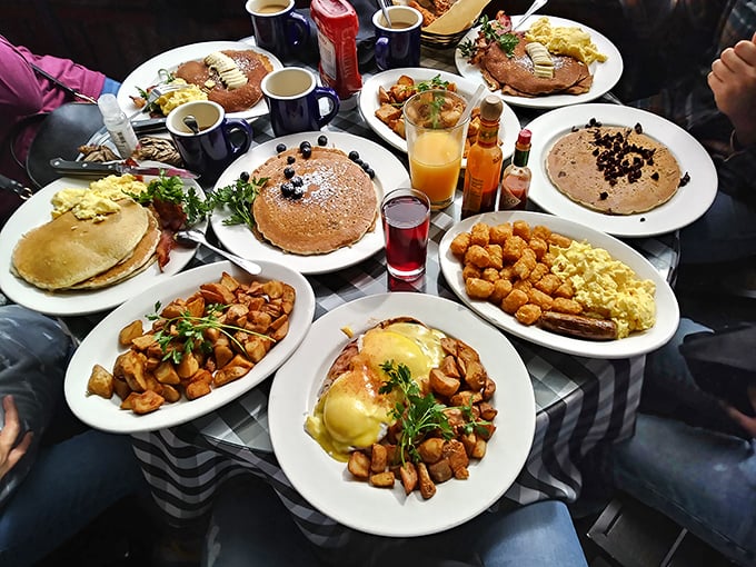 Tables filled with pancakes, Benedicts, and happy faces &ndash; this is what weekend mornings were invented for, plain and simple.