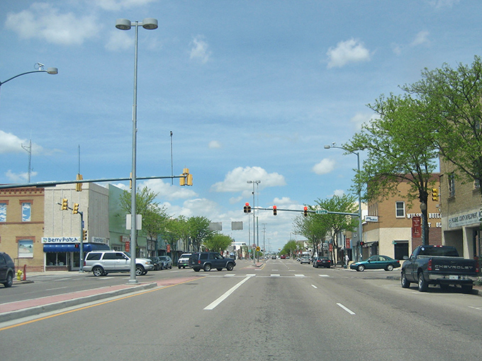 Lamar's wide, uncrowded streets offer a refreshing change from Front Range traffic jams, making commutes quick and stress-free.
