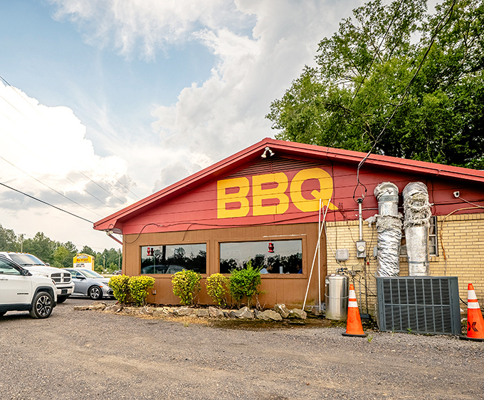 Smoke House BBQ's modest exterior is the Clark Kent disguise for the Superman of Mississippi brisket joints.