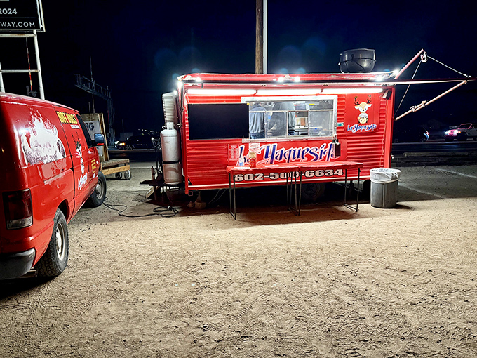 Night falls and La Yaquesita's truck glows with promise. Those red tables mean business &ndash; serious hot dog business.