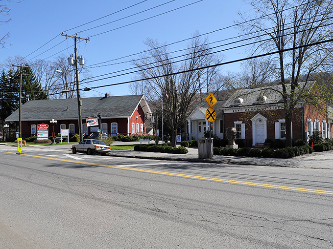 Kent's quaint row of historic shops offers affordable browsing opportunities in one of Connecticut's most picturesque small towns.