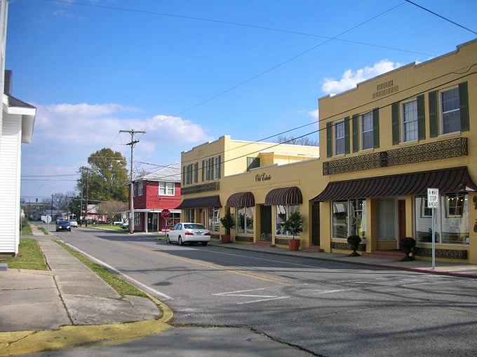 Thibodaux's classic shopping square could star in a Norman Rockwell painting—just add sweet tea and Southern drawls.