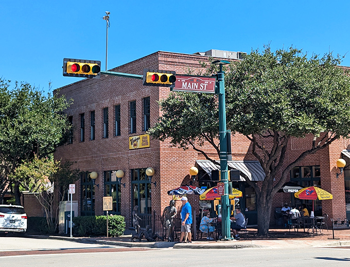 Those vintage globe lights outside Weinberger's aren't just charming &ndash; they're beacons guiding hungry travelers to sandwich nirvana.