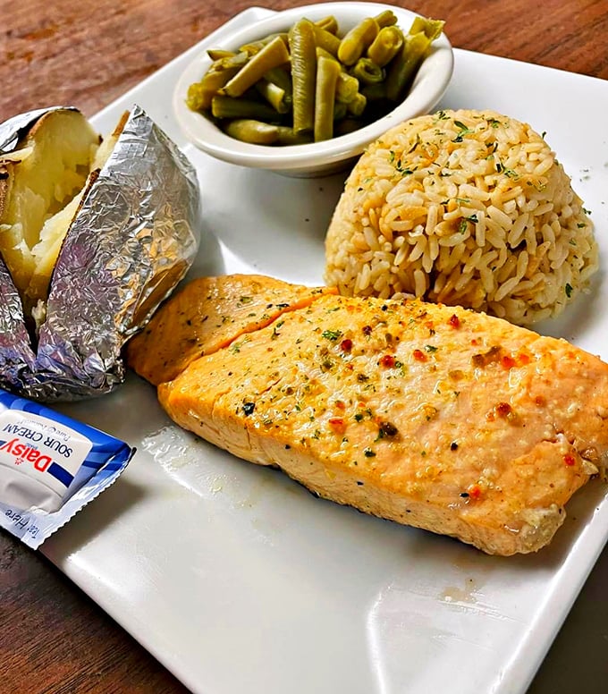 Perfectly grilled salmon, seasoned rice, and green beans – proof that diners can do dinner just as brilliantly as breakfast.