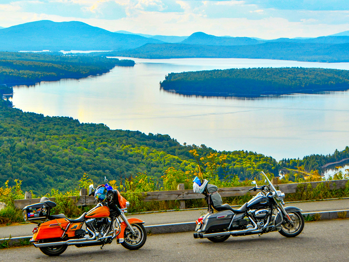 Motorcyclists know the secret – some curves are meant to be taken slowly. These Harleys paused for the view, not just the photo op.