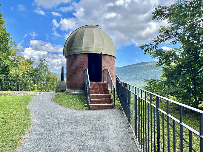 Star-gazing, Lincoln-style! This observatory dome proves the family looked not just to political horizons, but celestial ones too.