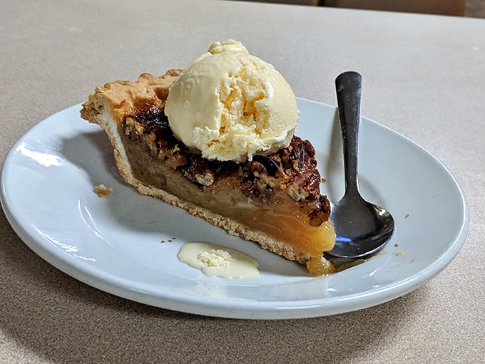 Pecan pie &agrave; la mode that makes you want to write love sonnets to butter and sugar. That melting ice cream creating rivers of vanilla through caramelized pecan paradise.