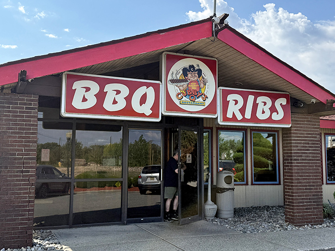 Cubby's pink-trimmed exterior stands out like a barbecue beacon, calling hungry travelers to exit the highway immediately.