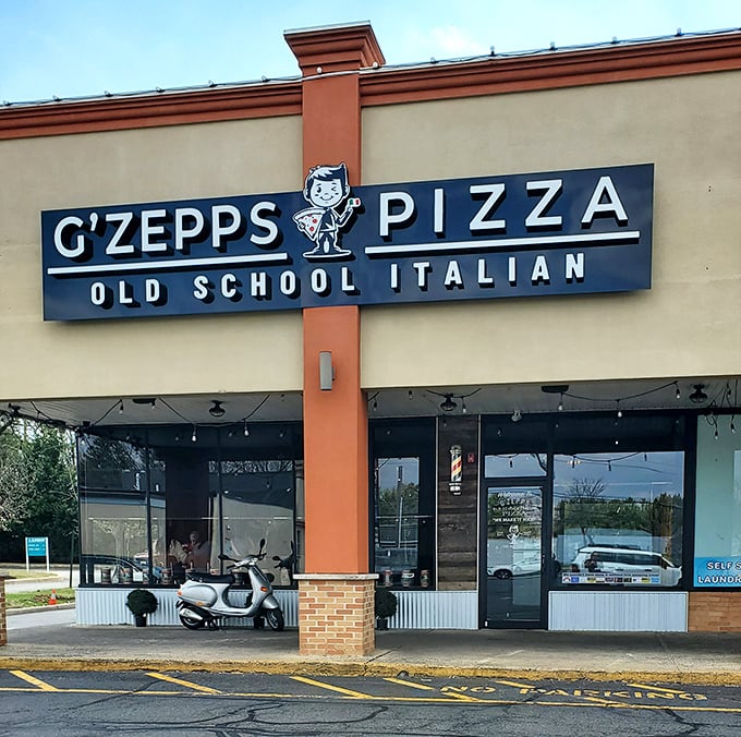 G'ZEPPS announces its old-school Italian credentials with vintage flair. That little Vespa parked outside adds the perfect authentic touch.