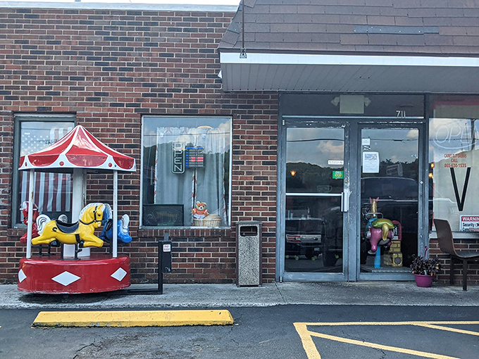 That little yellow horse ride outside Lil Vols Diner is the first clue that this place understands both comfort and joy.