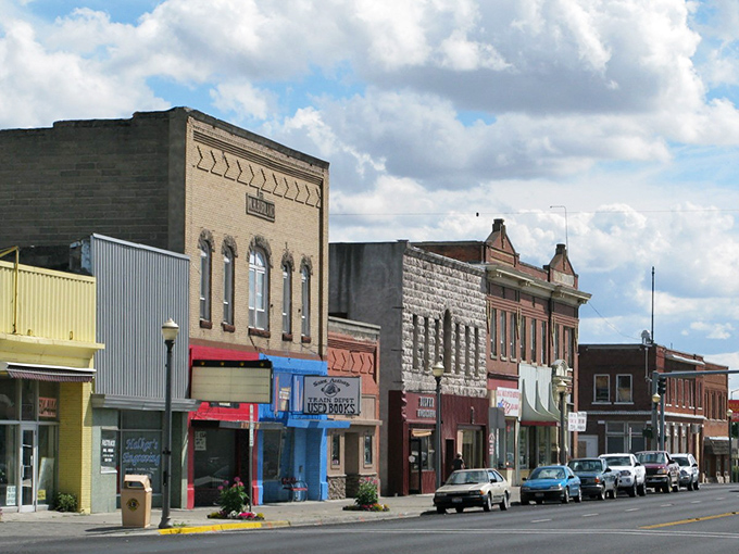 St. Anthony's downtown district proves that good things come in perfectly manageable, wallet-friendly packages.