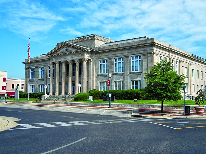 This grand courthouse could be straight out of a John Grisham novel—minus the drama, but with all the Southern architectural gravitas.