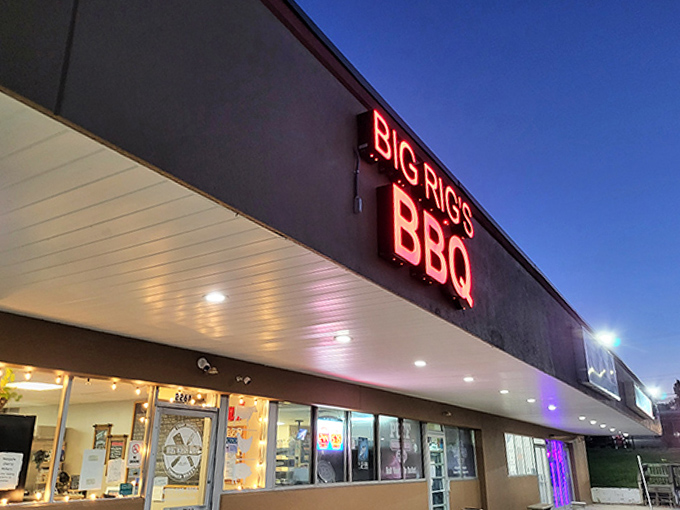 Don't judge this BBQ book by its strip mall cover&mdash;inside Big Rig's, smoke masters are creating edible poetry.