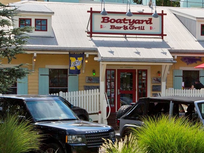 That picket fence and cozy cottage vibe hide some seriously impressive crab cake craftsmanship inside.