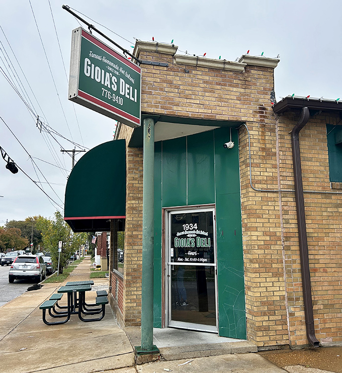 The brick fa&ccedil;ade of Gioia's Deli tells stories of countless satisfied customers. That green trim is practically a historical monument in sandwich circles.