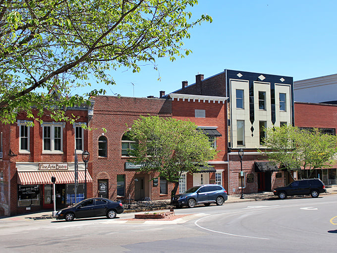 Tree-lined streets and classic storefronts make Glasgow feel like stepping into a Norman Rockwell painting come alive.