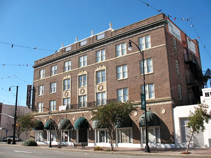 Brick streets and historic buildings give Moultrie its timeless appeal. Your retirement dollars buy more charm in this affordable Georgia gem.
