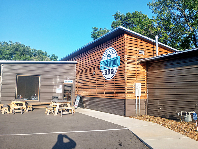 Rustic, real, and ready to serve! Ridgewood's wooden exterior promises no-frills BBQ where every ounce of energy goes into perfecting what's on your plate.