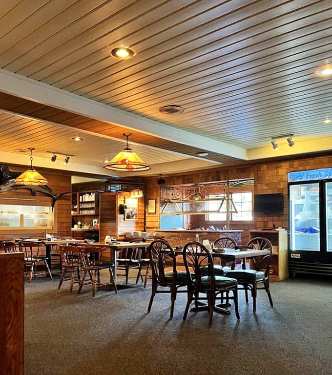 Wooden walls, captain's chairs, and nautical touches create an atmosphere that's both playful and genuinely inviting. Like dining in the world's coziest ship.