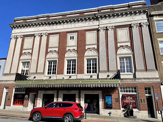 The Metropolitan Theatre's elegant fa&ccedil;ade has welcomed generations of entertainment-seekers, from vaudeville enthusiasts to indie film aficionados.