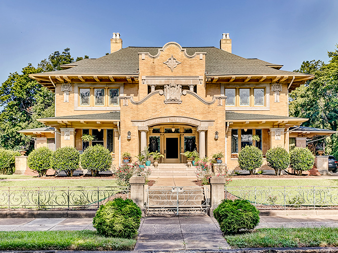 This mansion's symmetry and style could make even the pickiest architecture critic weep with joy.