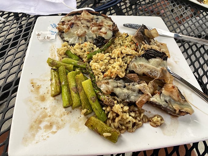 A plate that says "yes, I'm eating healthy" while still delivering serious satisfaction. Those asparagus spears are standing at attention.